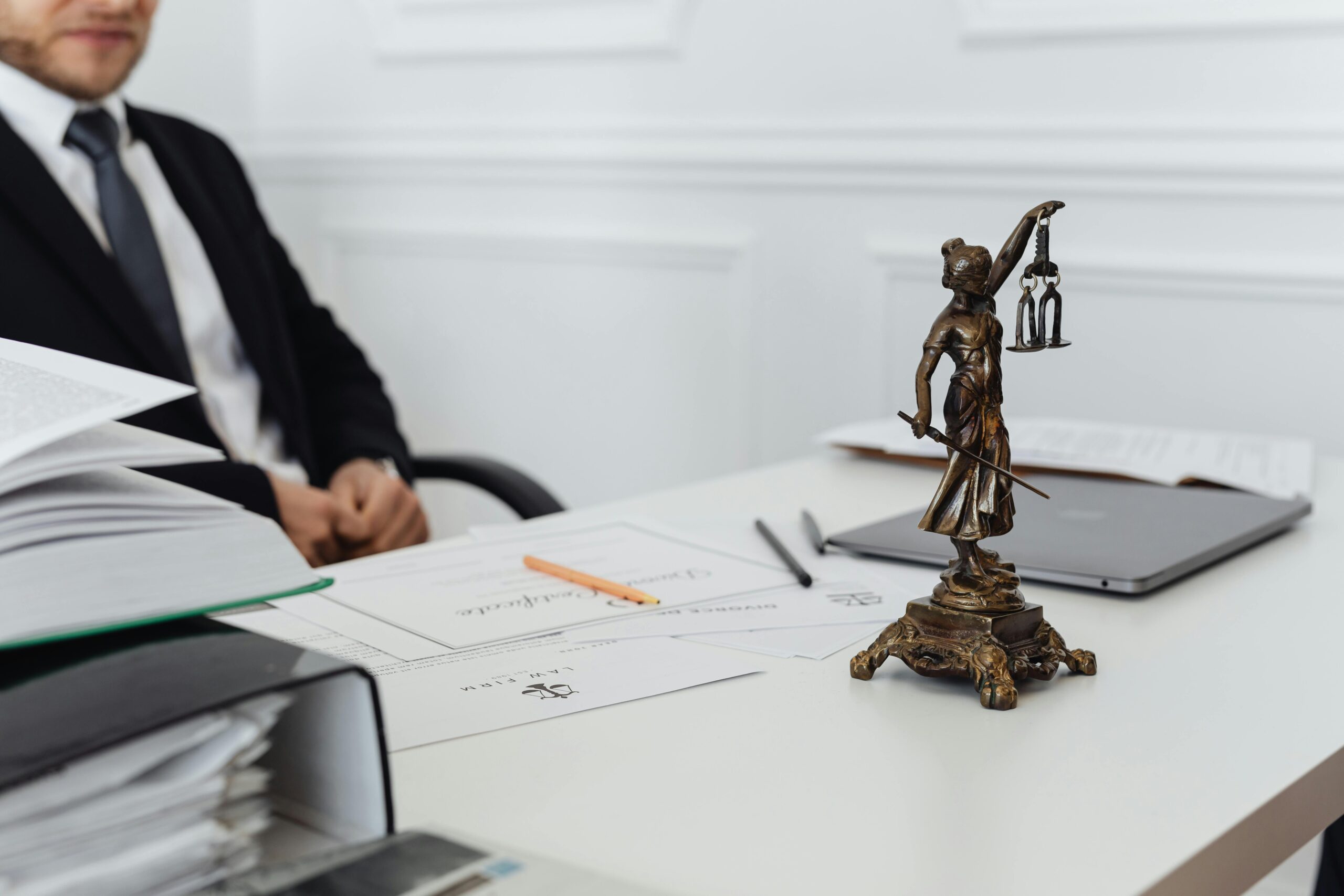How to Exclude Someone from Your Will: Legal Insights
